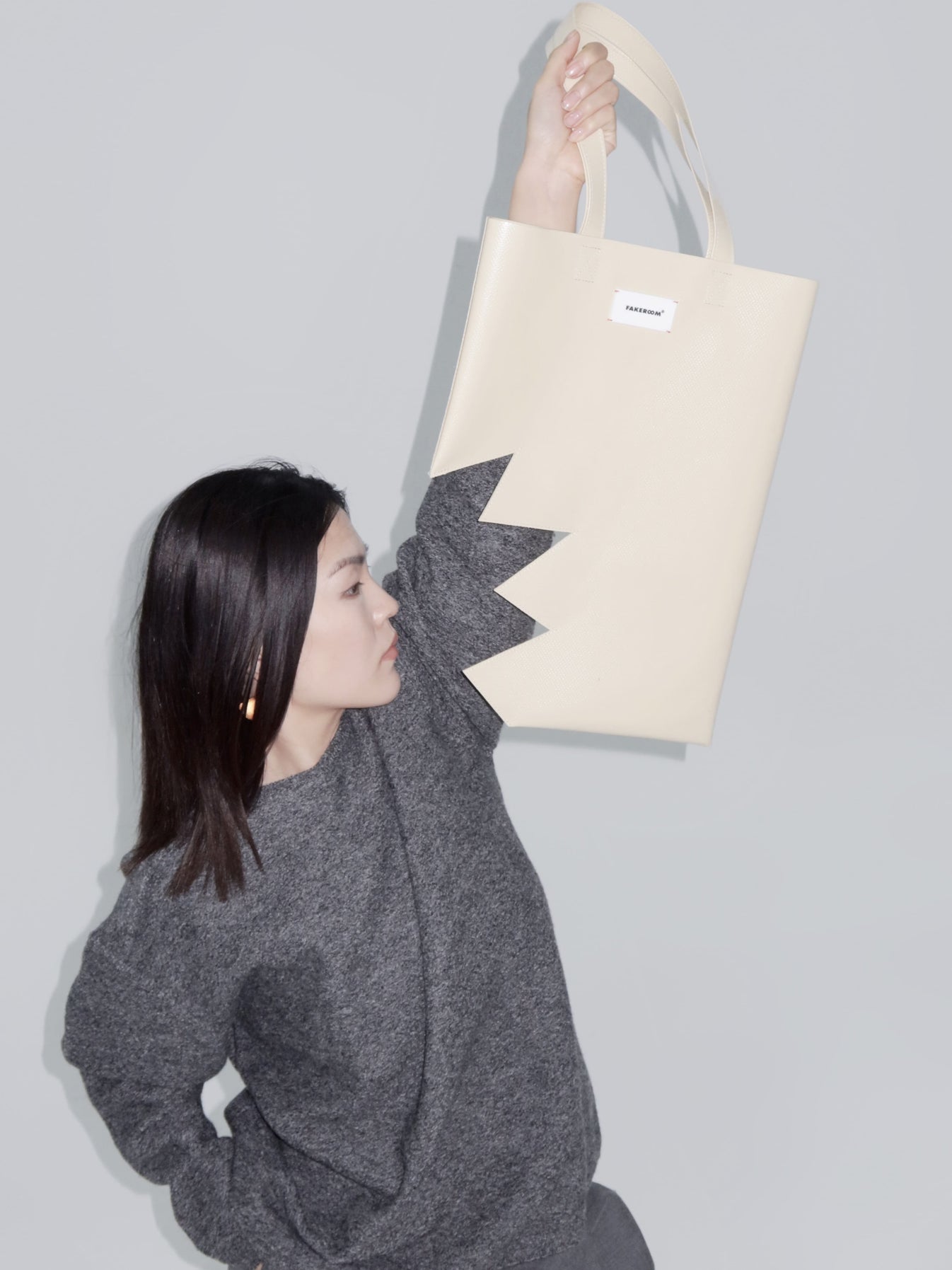 【𝗙𝗔𝗞𝗘𝗥𝗢𝗢𝗠】獨家限量款 鋸齒托特包 (米色) – Mossy Store